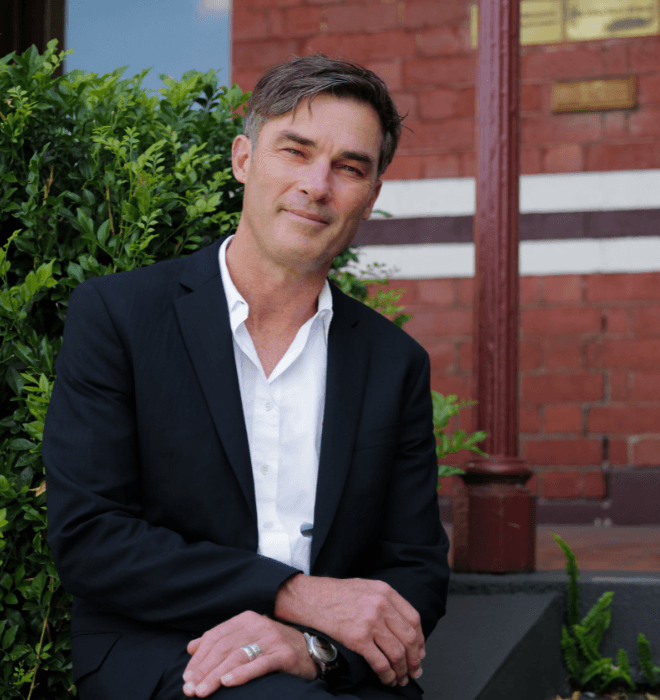 Dr Jonathan Burge - Niche Plastic Surgery 2025